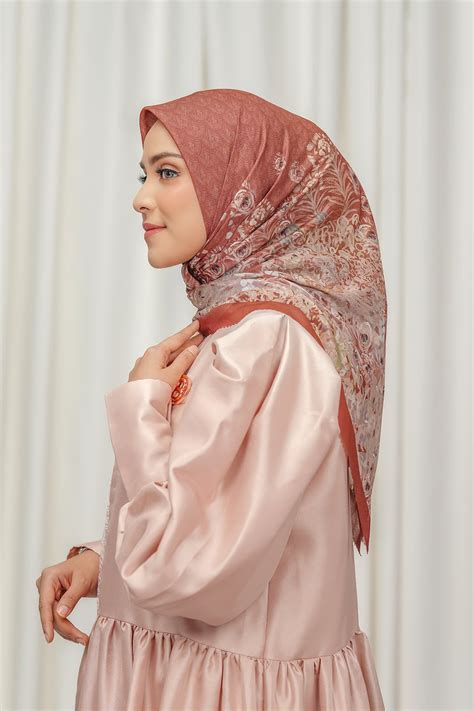The Ederra 2.0 Square - Brick – Buttonscarves