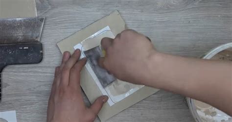 Скотч + распечатанный трафарет на бумаге: необычная идея для декора
