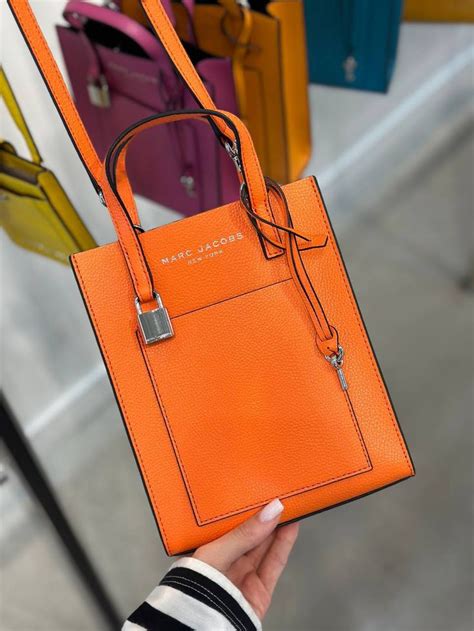Сумка-тоут мини Marc Jacobs Какие цвета! 🦋 КЛИКАЙТЕ на фото и делайте ...