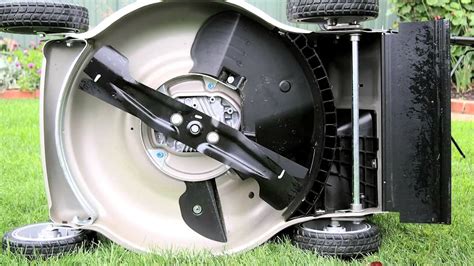 Honda HRR216PKU Push & Self-Propelled Lawnmower Product Demonstration ...