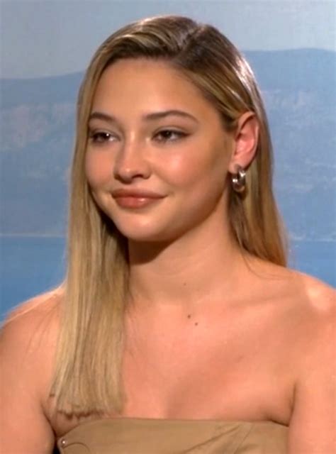 Full History Of Madelyn Cline In Timeline From 1997 - Popular Timelines