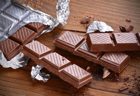 Сколько калорий в шоколаде 🍫 разных видов и сортов, полезные и вредные ...