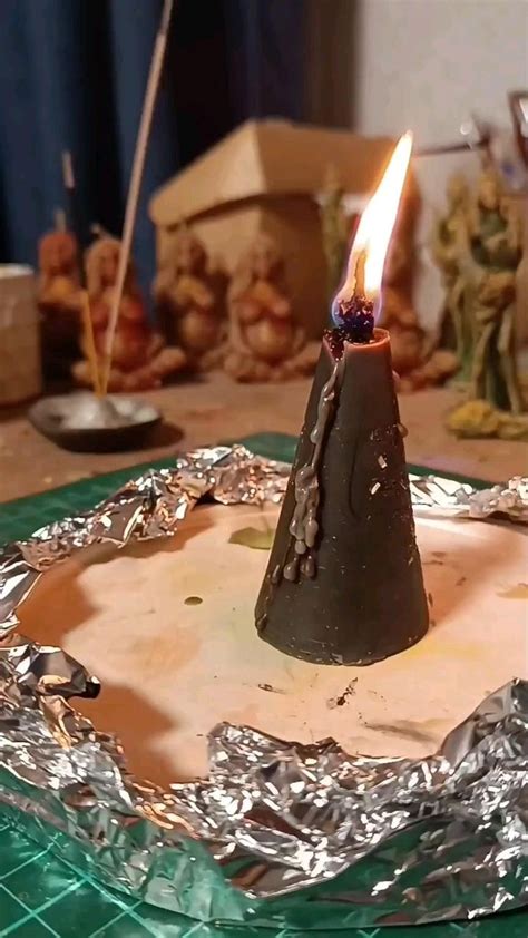 ведьмины свечи с травами | Свеча, Свечи из пчелиного воска, Алтарь