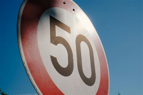 Red and White 10 Km Sign · Free Stock Photo