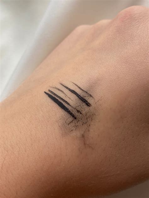 Vivienne Sabo Charbon Liquid Eyeliner в №01 оттенке | Отзывы ...