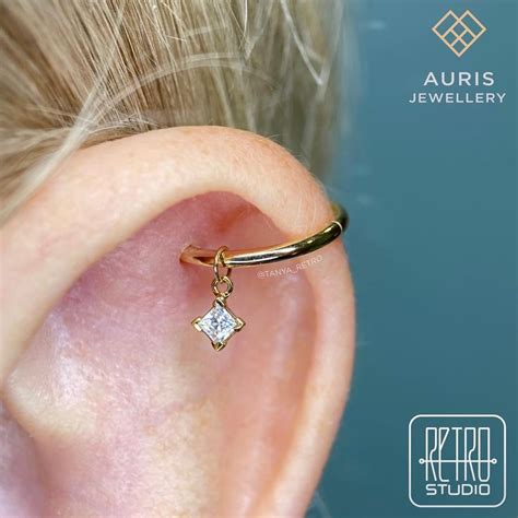 Пирсинг с колечком | Ear cuff, Gold bracelet, Ear