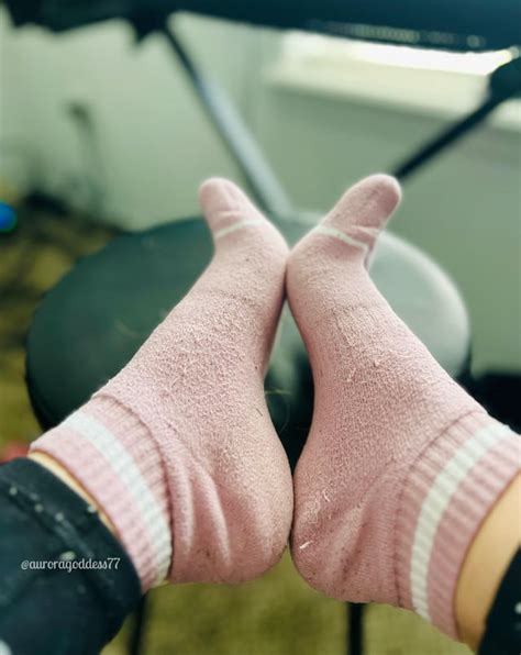 How much do you like thick socks? : r/usedsocks