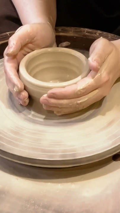Кружка из глины на гончарном круге/clay/potter - YouTube