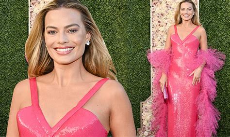Golden Globes 2024: Margot Robbie channels 1977 Superstar Barbie in sequin hot pink Armani dress ...