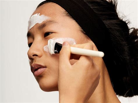 How to Use a Peel-Off Mask Correctly