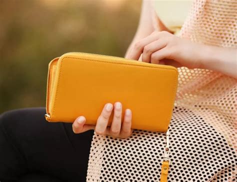Какъв цвят портфейл ще донесе финансов късмет на различните зодиакални ...