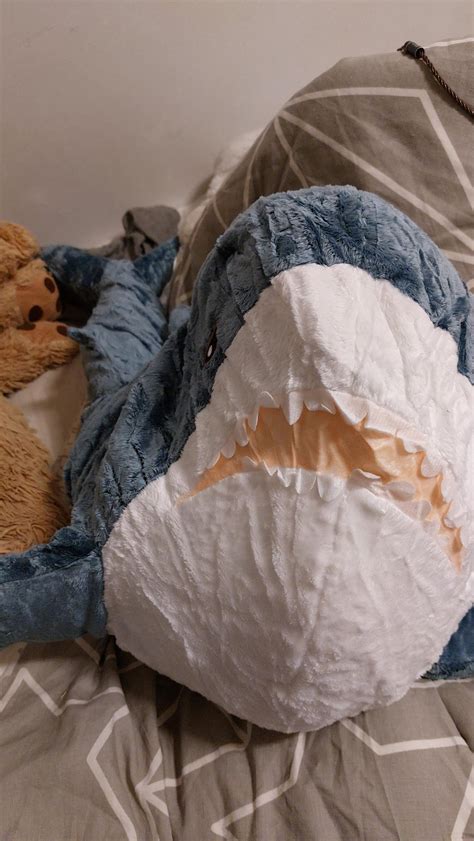 my BLAHAJ got shipped and unzipped though there is insane issue : r/BLAHAJ