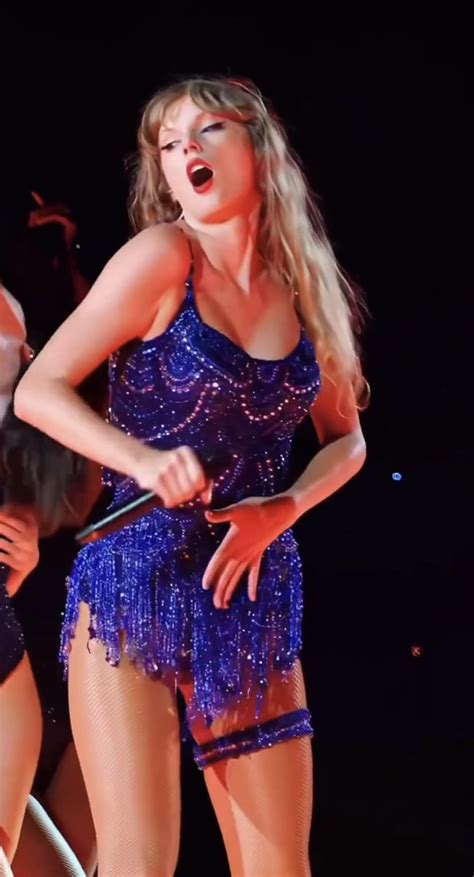 She’s about to touch herself 🫢 would you look away? : r/Taylor_Swift_NSFW