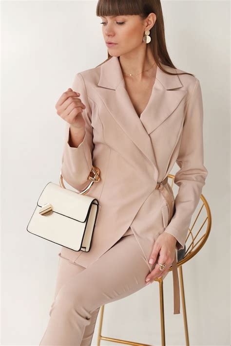 Костюм в офис - деловой стиль 2020 / Suit in the office - business ...