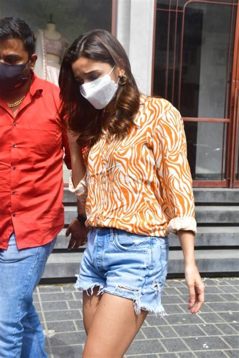 Alia Bhatt Snapped In Denim Shorts Outside A Salon - Paparazzi Pics