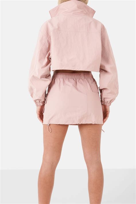 Découvrez et commandez la collection Femme en exclusivité sur SixthJune ...