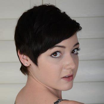 Frequently Asked Questions about Emma Snow - BabesFAQ.com