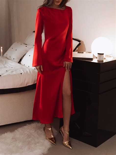 Платье миди с драпировкой на воротнике :: LICHI - Online fashion store