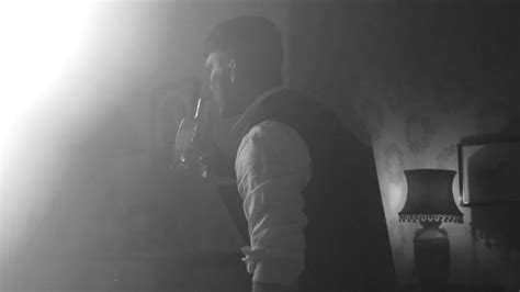 Ты не спишь,вроде как, совсем.. (острые козырьки томас шелби) - YouTube