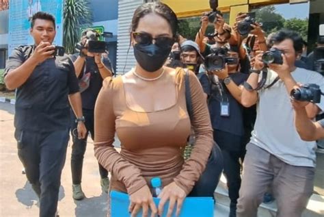 Kasus Film Porno yang Dibintangi Siskaeee, Meli 3GP dan Virly Virginia Segera Disidang - Herald ID