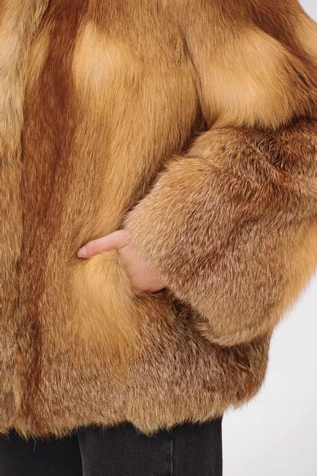 Шуба из меха лисы Fur_avenue 598177003 цены в Москве, купить одежду ...