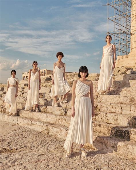 Dior celebrates ancient greek peplos gown – Artofit