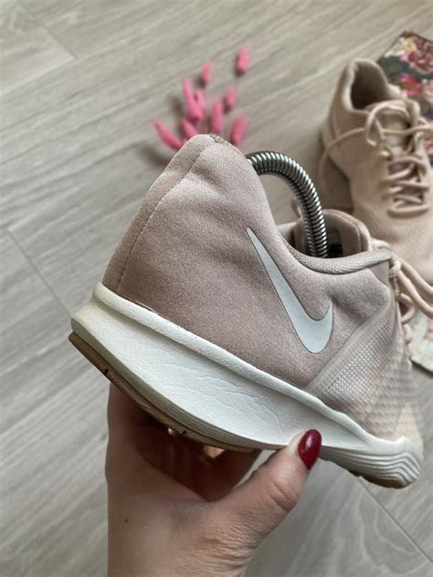 Красивые пудровые кроссовки nike training — цена 850 грн в каталоге ...