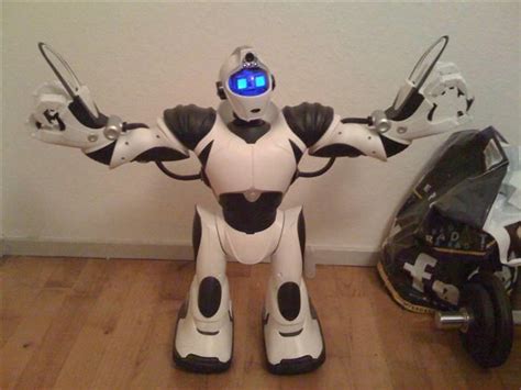 Robot Robosapien V2 - Billeder af rc-enheder - Uploaded af Christoffer K. H