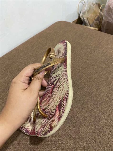 Havaianas, Women's Fashion, Footwear, Slippers and slides on Carousell