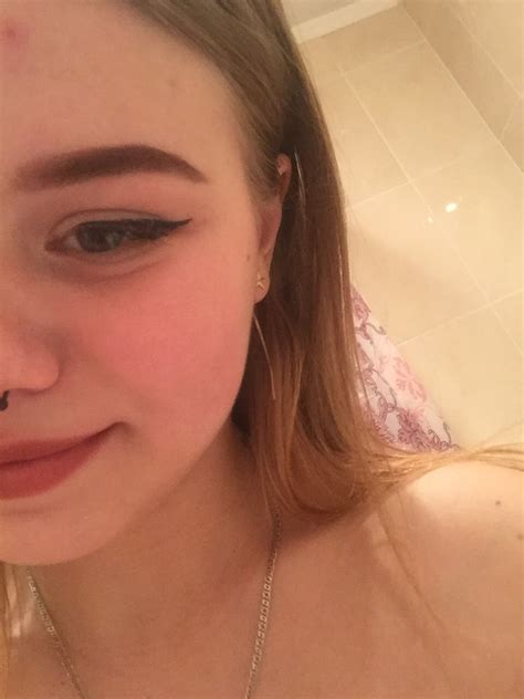 Just cute selfie F18 IUTR : r/IRLgirls