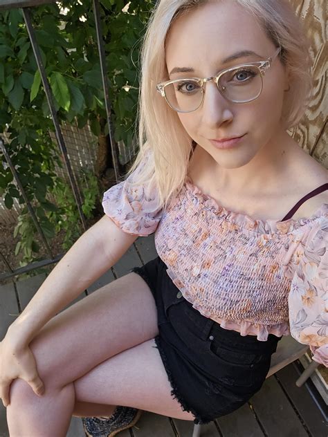 Good morning ^_^ : r/palebeauties