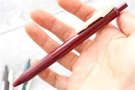 The matte body and dark color "Sarasa Clip" are mature and fashionable ...