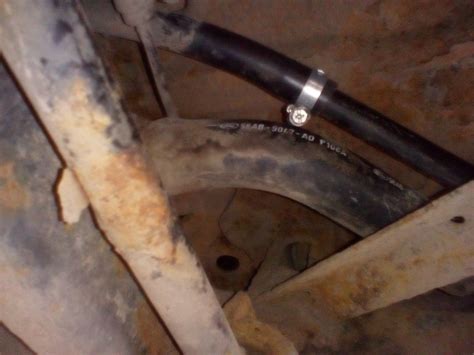 Трубка заливной горловины — Ford Focus I Sedan, 1,8 л, 2002 года ...