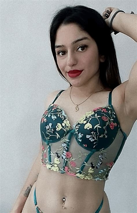 Come closer and smell : r/armpits_alpha