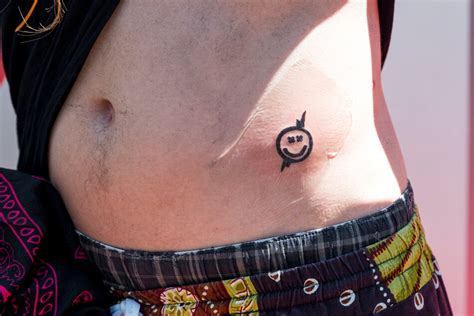 Nürnberg: Tattoos stechen bei "Rock im Park" - Ausgefallene Motive oder ...