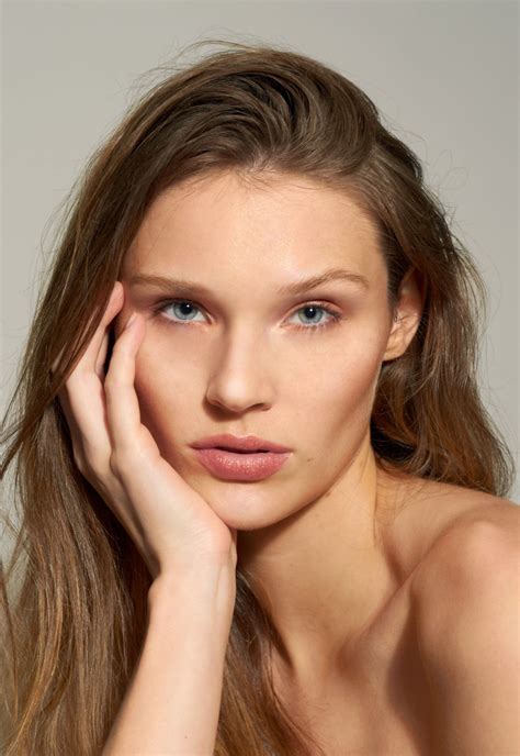 Jil Nübel | LOUISA MODELS