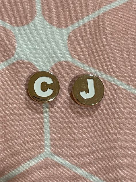Jibbitz Gold, Women's Fashion, Footwear, Slippers and slides on Carousell