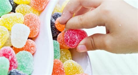 Ученые: сладости делают детей жестокими - 24СМИ