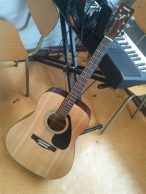 Yamaha F310 Guitar - Perfect for Music Enthusiasts