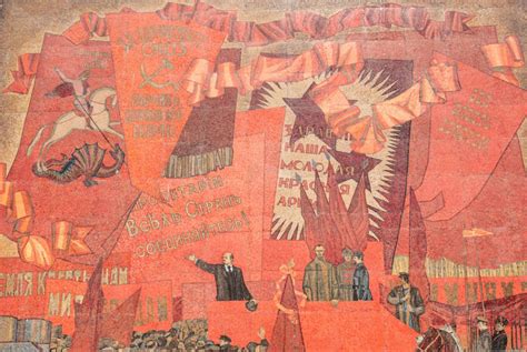 Панно "Знамя революции" на здании ФСБ (проспект Ленина, 30). | Painting ...