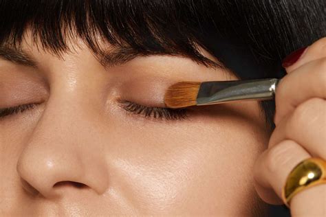 How To Apply Makeup Step By Step Like A Professional
