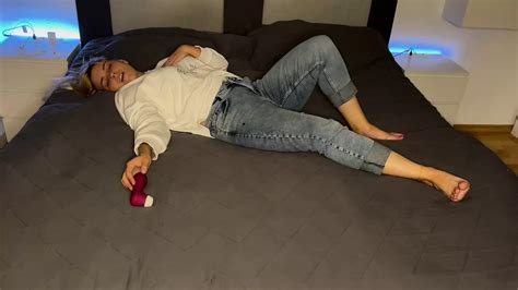Masturbation Bed Clit Rubbing Satisfyer Multiple Orgasms Hot Wet Horny Trembling Moaning Driving ...