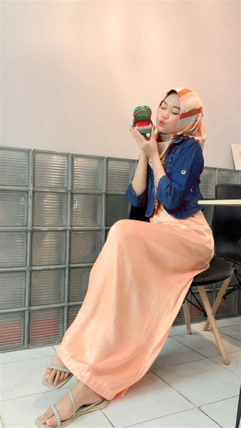 Pin oleh arjesi di gaya hijab masa kini | Gaya busana, Gaya hijab, Mode wanita