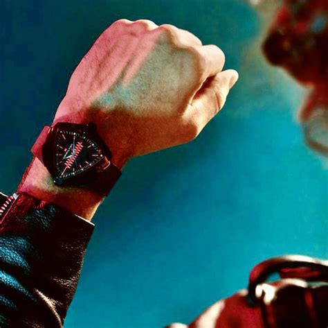 Review: Hamilton Ventura XXL Bright - The Truth About Watches