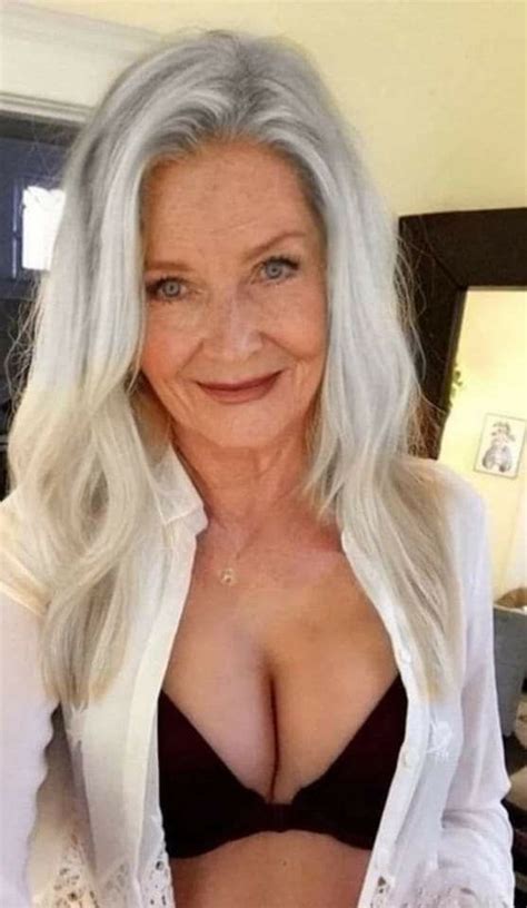 Beautiful Women Over 50, Beautiful Old Woman, Pretty Woman, Silver ...