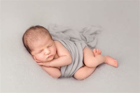 Данаил (12 дни). Бебешка фотосесия от Фотостудио Две шепи любов | Baby ...