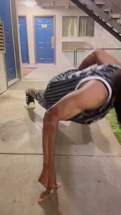 SYMYN’s 2 Finger Push-up (Bruce Lee) - YouTube