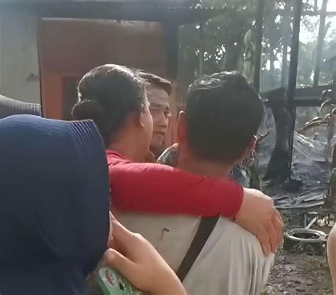Masih Ingat Kisah Tukang Becak Pulang Kerja Temukan Rumahnya Ludes Terbakar? Kini Bisa Tersenyum ...