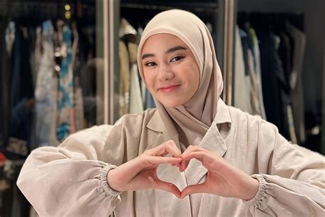 Biodata dan Agama Clara Shinta, Selebgram Berdarah Batak yang Putuskan Jadi Mualaf : Okezone ...