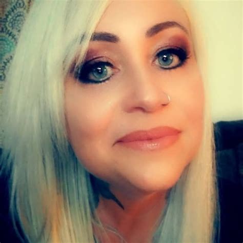 Shelly (@shellyleeslove) • Threads, Say more